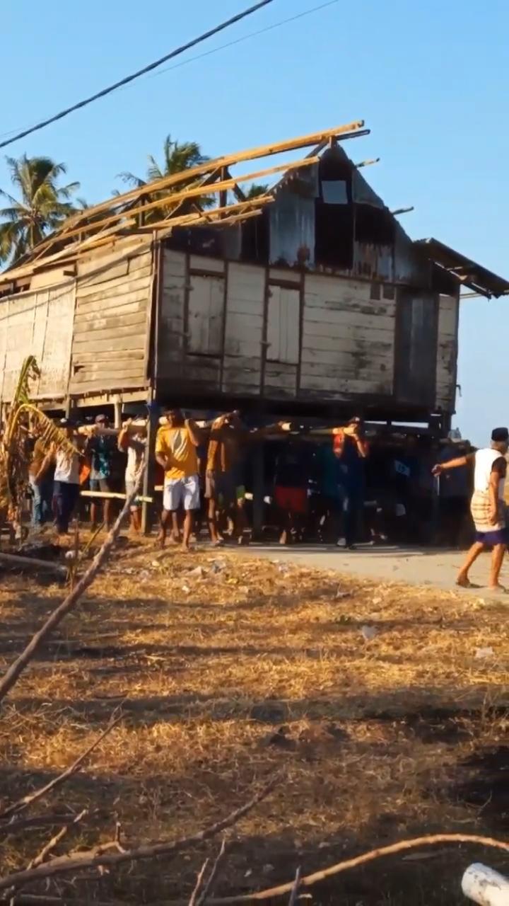 WAETUOE | Tradisi Marakka' Bola atau Mappalette Bola
